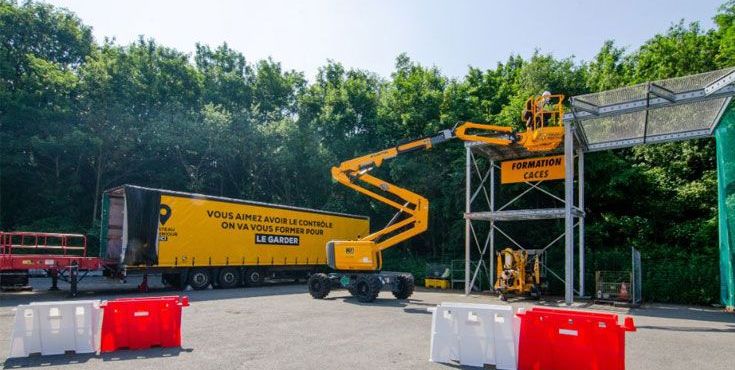 Quel permis CACES® pour un camion nacelle ? - Kiloutou