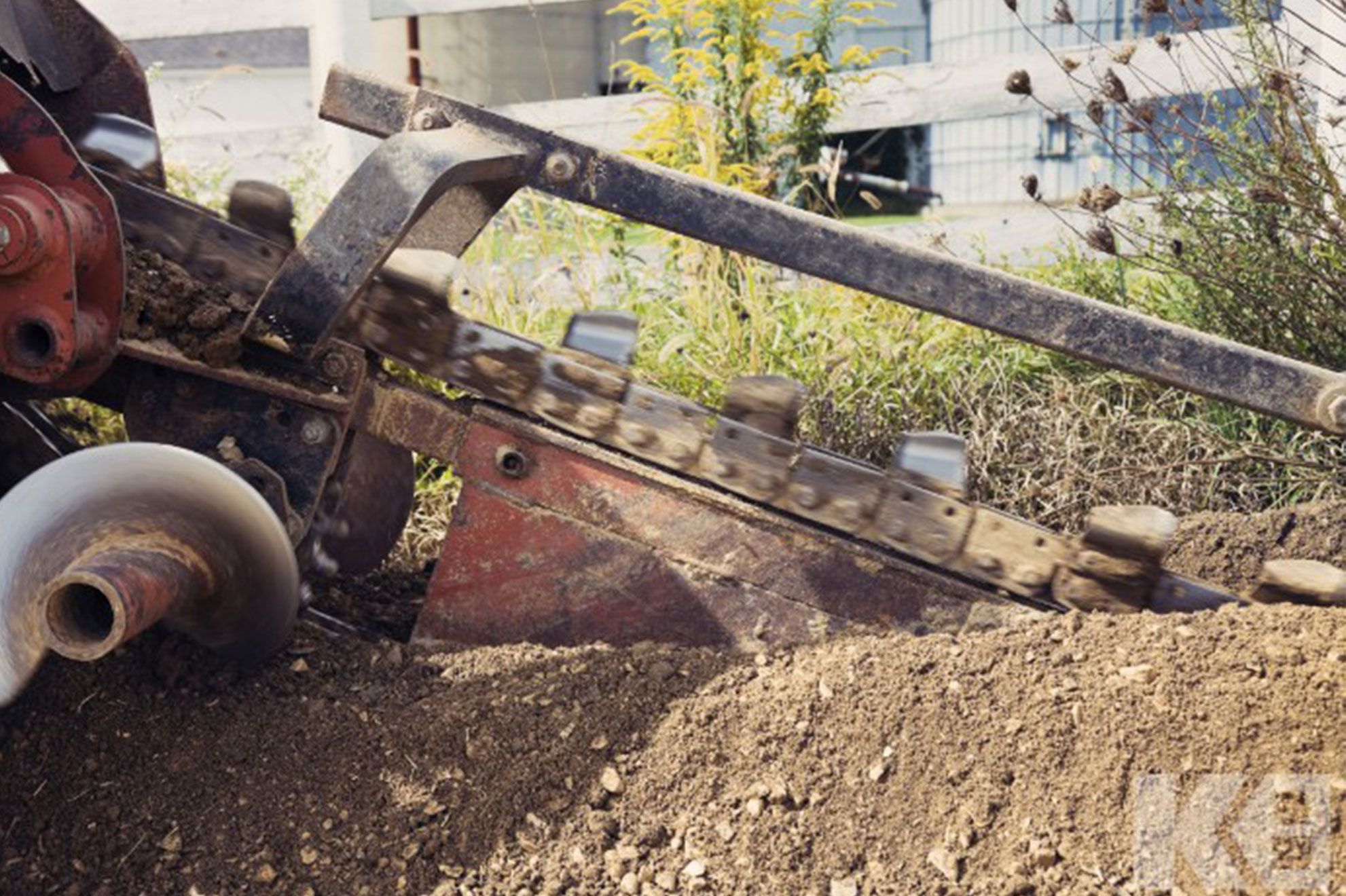 Trancheuse de sol pour terrain végétal - prof. 30 cm - Kiloutou