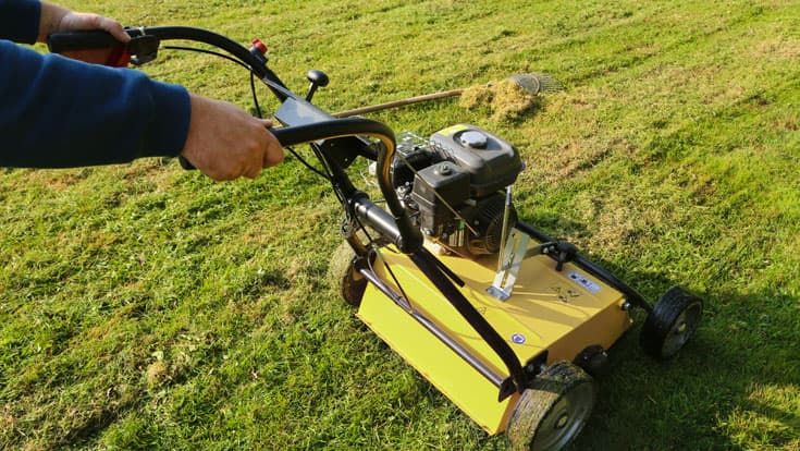 Comment scarifier une pelouse ? - Kiloutou
