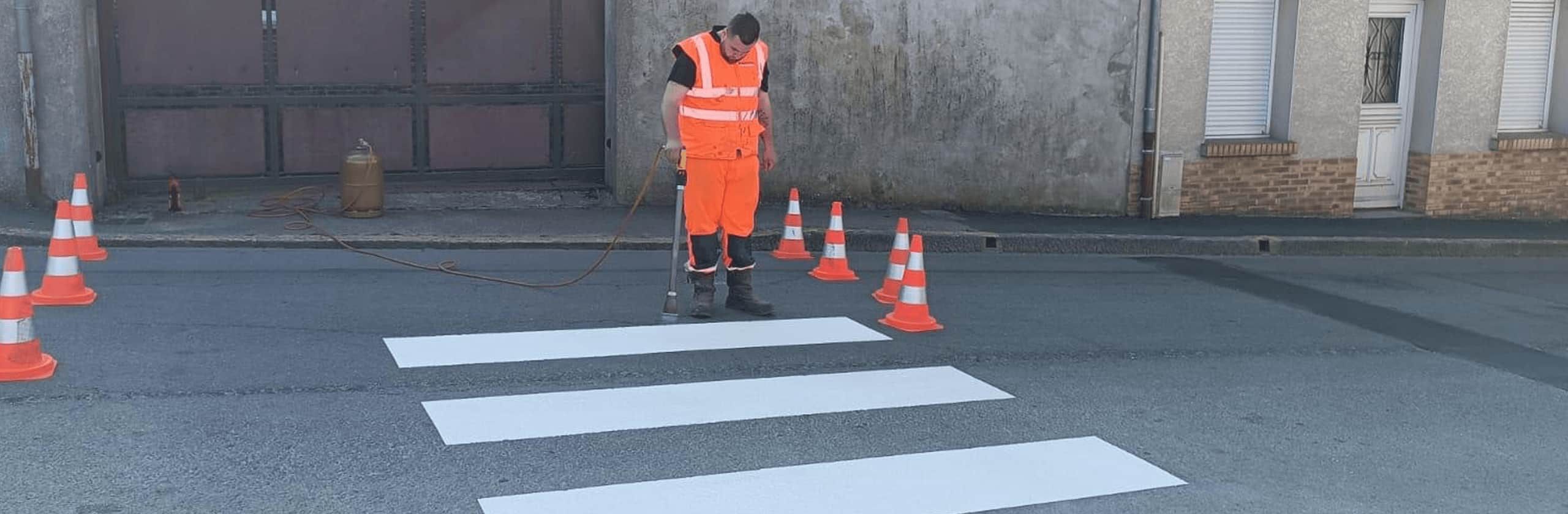 Impression personnalisée : panneaux et marquage au sol - Kiloutou ...
