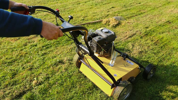 Comment scarifier une pelouse ? - Kiloutou